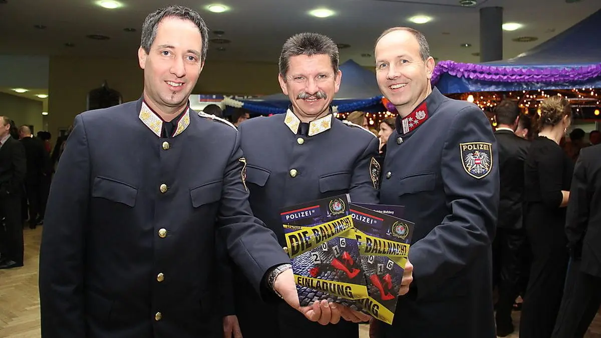 Leute: Polizisten luden zur rauschenden Ballnacht