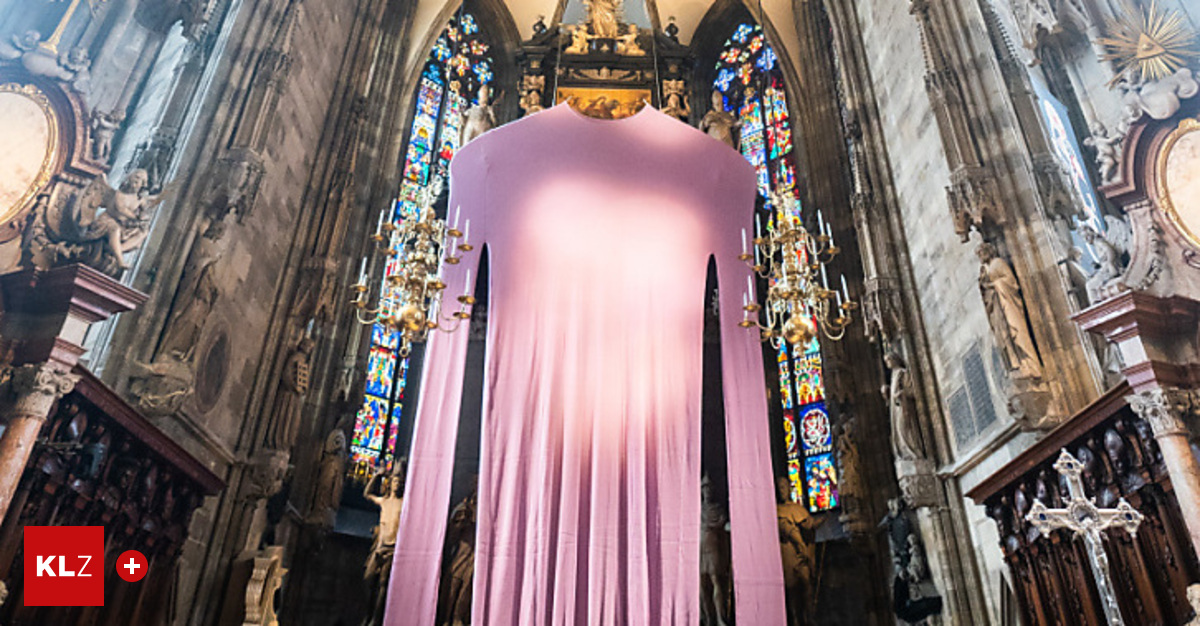 Riesengroßes Fastentuch von Erwin Wurm im Wiener Stephansdom
