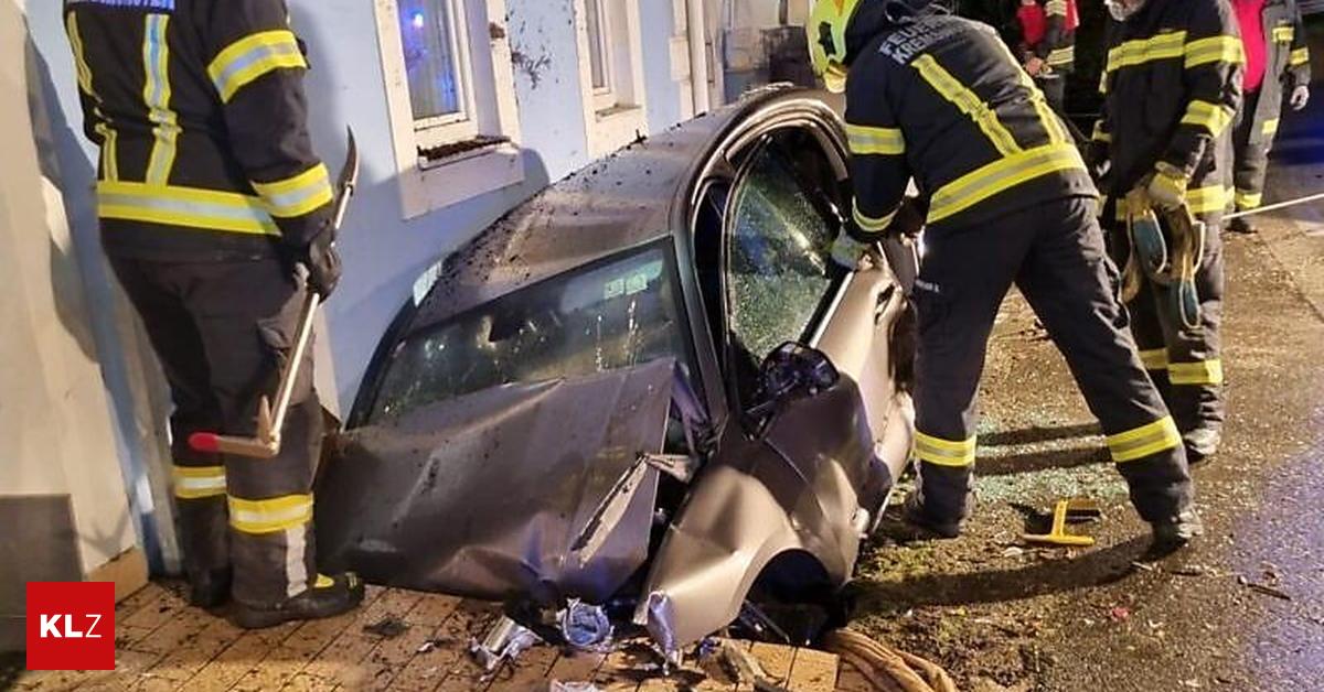 Alko-Unfall: Auto drohte in Schacht zu stürzen: Lenker gerettet