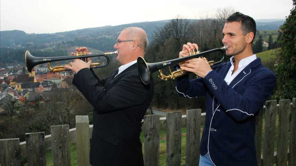 Für Papst Franziskus | Daniel Düsenflitz und sein Vater spielen bei ...