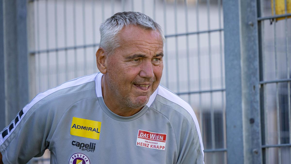 Trainer Peter Pacult baute seine Jungs von Austria Klagenfurt wieder auf
