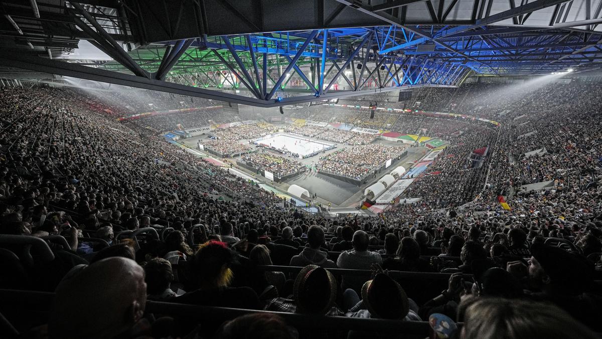 Handball EM: Wie ein Fußballstadion zur größten Handballarena der Welt ...