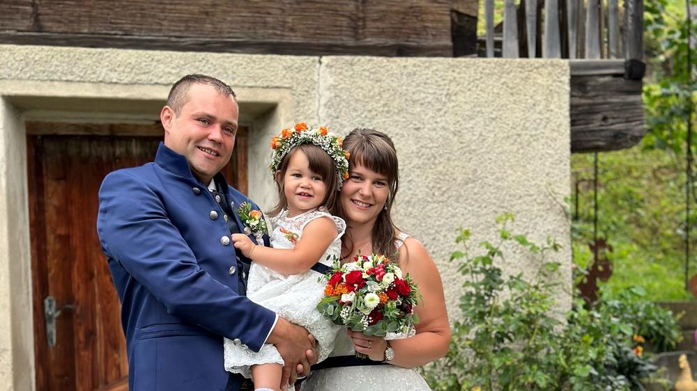 Romantische Hochzeit: Den Hafen der Ehe steuerten Busfahrer Wolfgang ...
