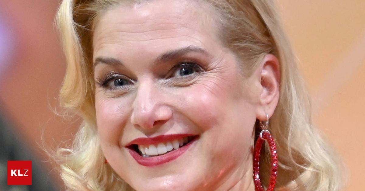 Xxx filipino the girl is in her youth, not quite drop dead