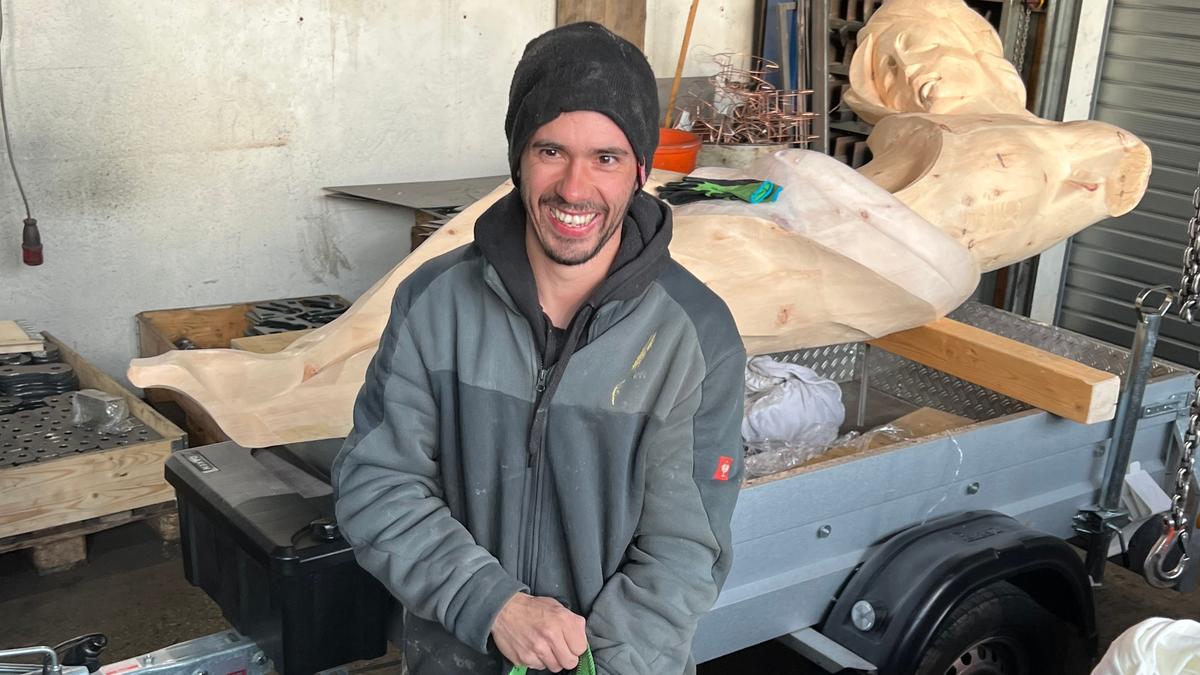 3-Meter-Herrgott: In Anras hängt nun ein Kreuz für die Ewigkeit