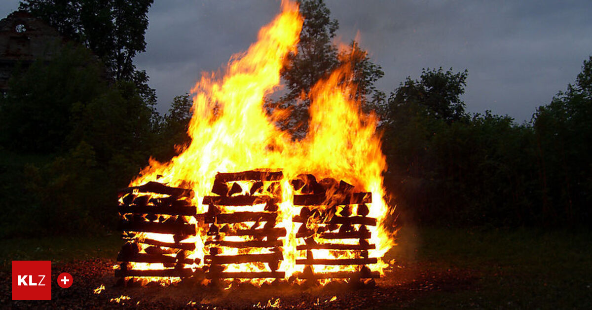 Bad Waltersdorf: Sonnwendfeuer für einen Fassadenbrand gehalten