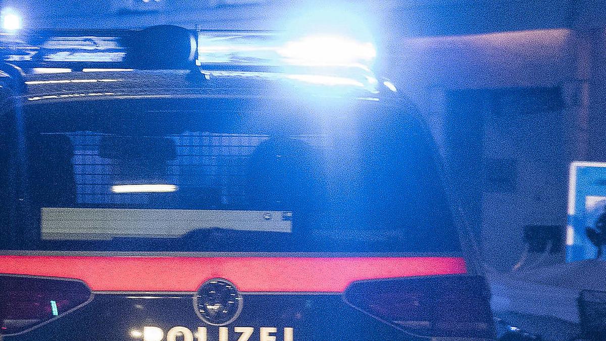 Wien: 90-Jährige mit Stichverletzungen am Arm tot aufgefunden Wien: 90-Jährige mit Stichverletzungen am Arm tot aufgefunden