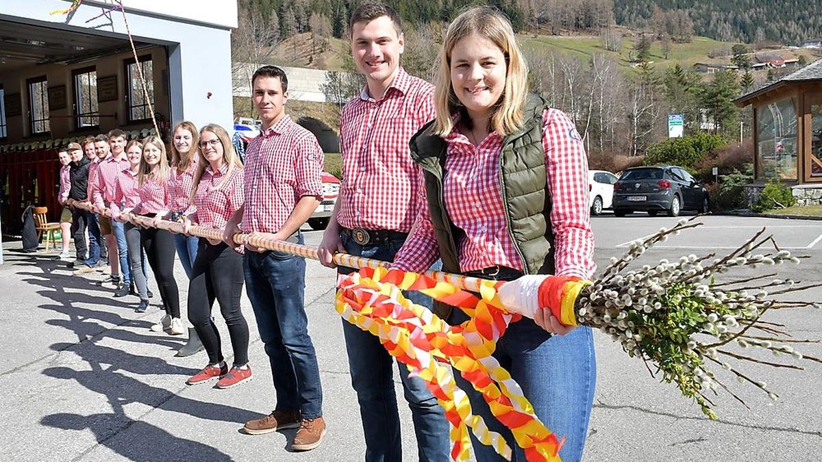 Palmsonntag in Rennweg: Wenn die Palmstangen bis an die Decke reichen