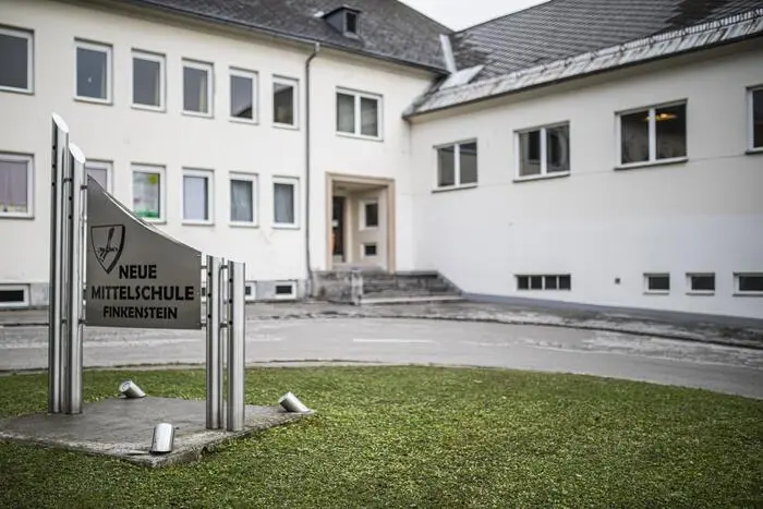 Jugendliche drehten Film: Mittelschule für Projekt gegen Mobbing ...