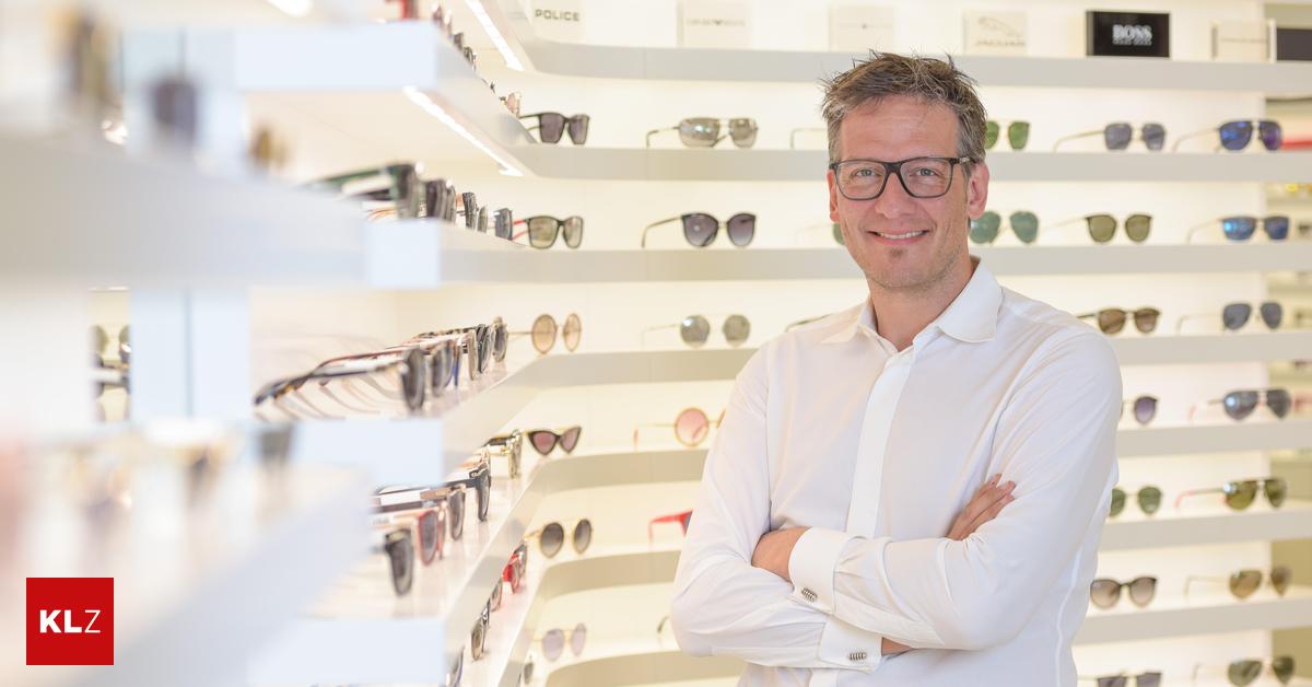 In 13 österreichischen Optiker-Filialen hat er den Durchblick