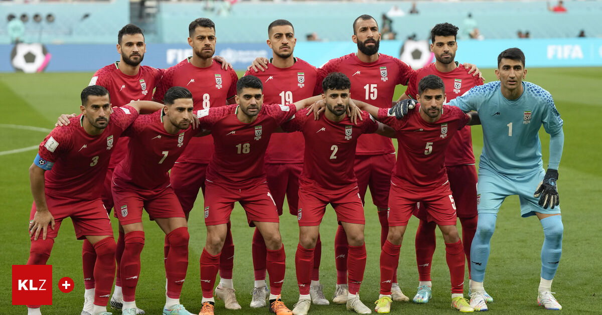 WM 2022 in Katar: Schweigen bei der Hymne: Irans Fußballer mit stillem ...