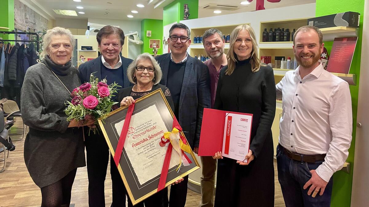 Rekordverdächtig: Seit 60 Jahren ist sie im Salon Koschitz schnittig ...