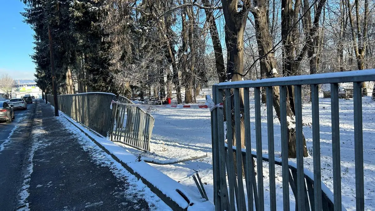 Beim HIB Liebenau in Graz: Dieses Loch im Zaun fällt auf