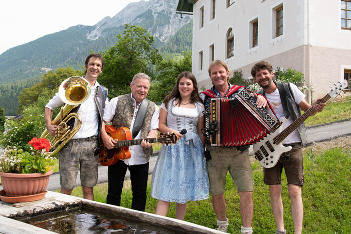 Vater von Naschenweng: Fans aus dem Alpenraum pilgerten zum Wolayerseer ...