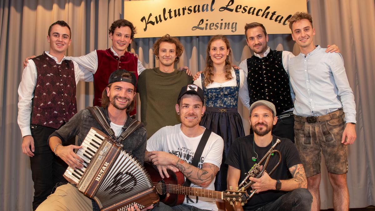 Matakustix: Lesachtaler Musikanten teilten sich die Bühne mit einer ...