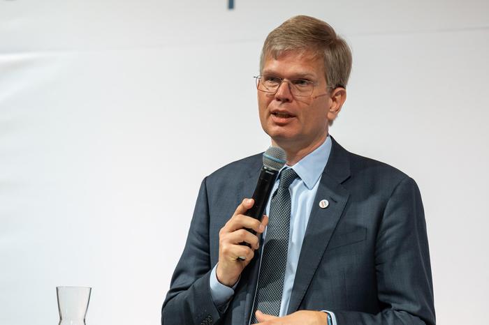 „Weniger als 50 Stellen fallen weg“: ams-Osram spart, steirische ...