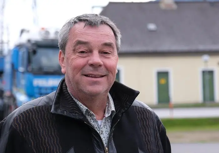 Mit 1260 PS: Ein blauer Riese bahnt sich seinen Weg durch Osttirol