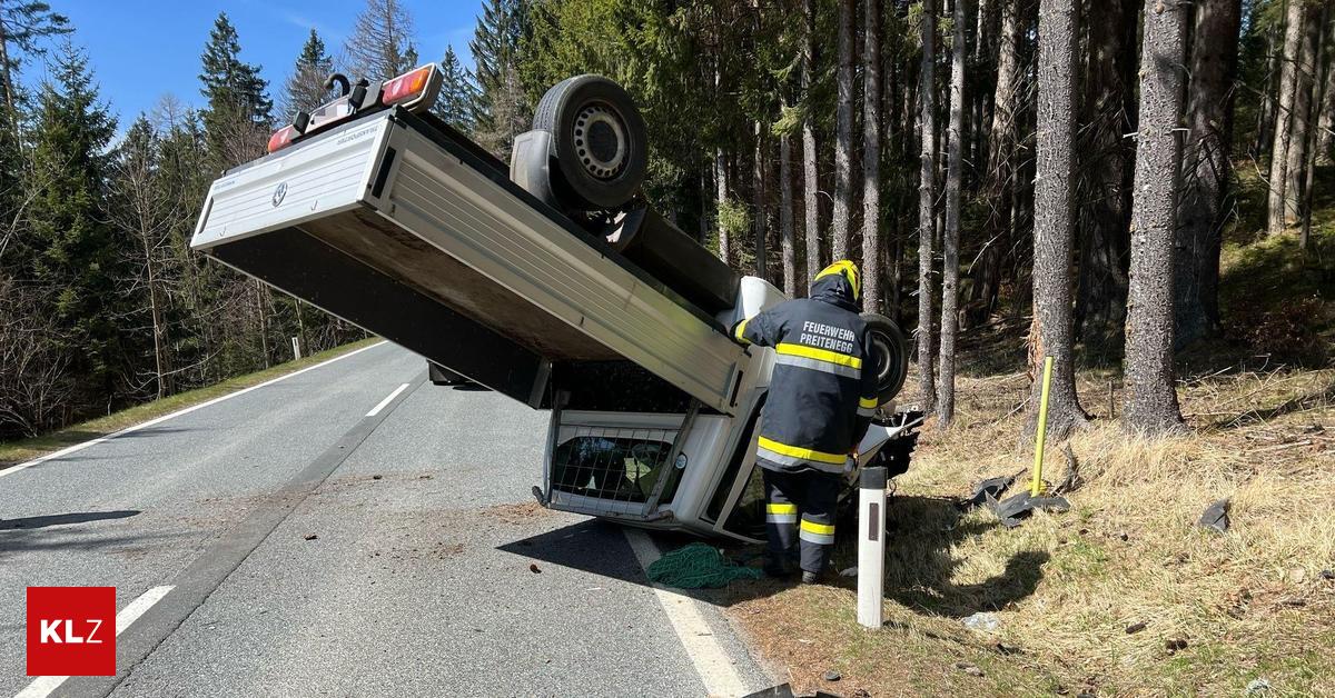 Ein Verletzter : Klein-Lkw prallt gegen Baum und landet auf dem Dach