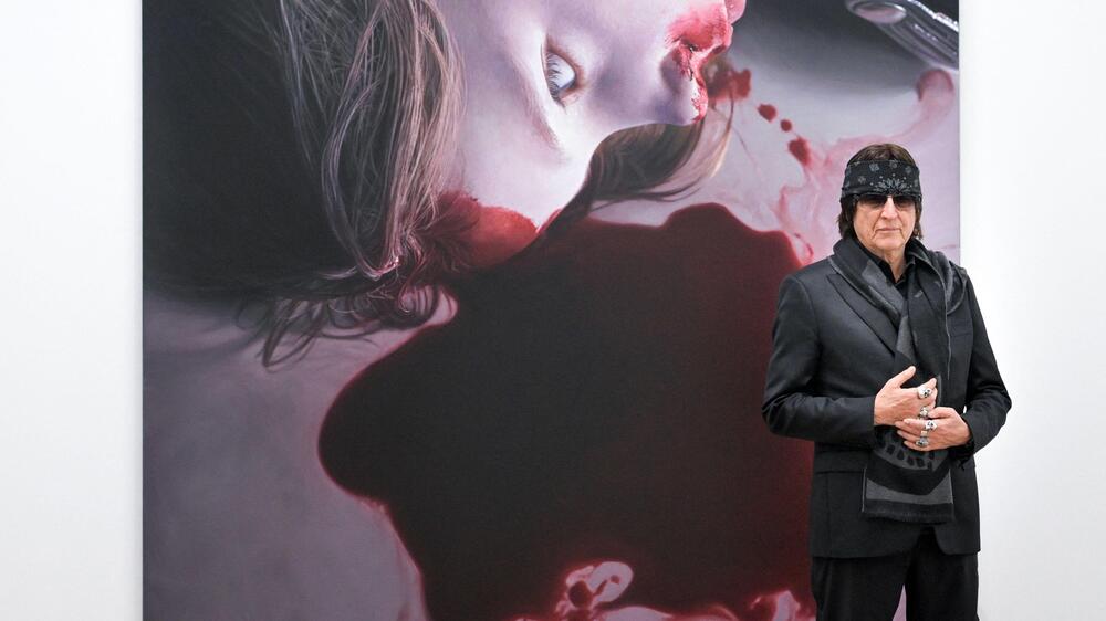 Salzkammergut : Dramatische Helnwein-Kinderporträts verhüllen Häuser in ...