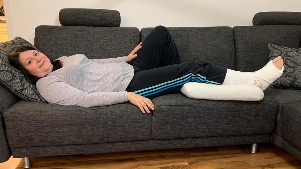 Nach Arbeitsunfall: Gleisdorferin strandete mit Liegegips in Wiener ...