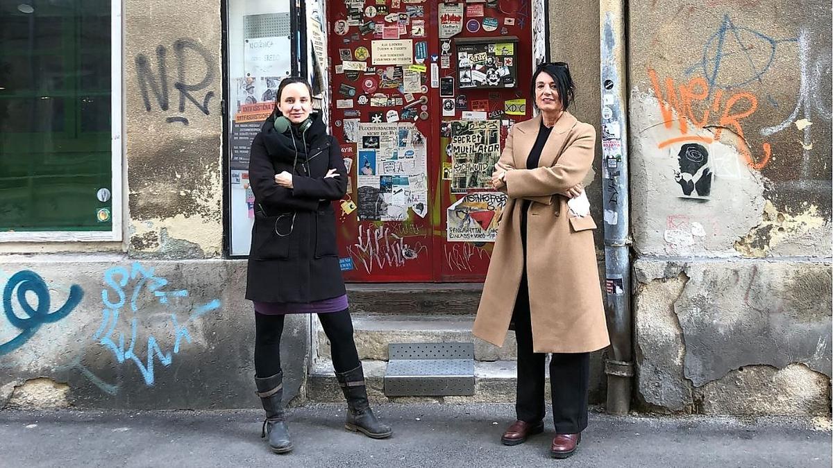 Theater Wolkenflug: Zwischen Strohballen auf der Suche nach der Identität