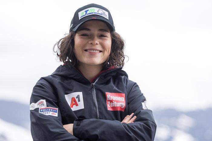 Julia Scheib: Spontane „Schreitherapie“ und komplizierte Sektdusche