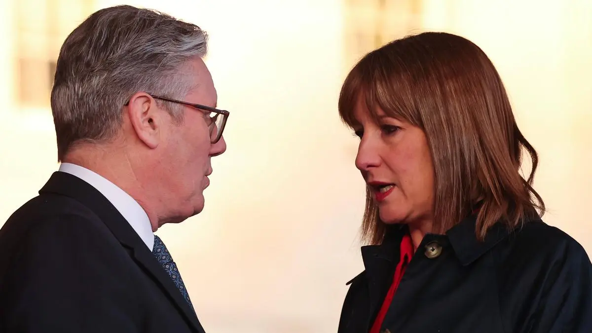 Großbritannien: Nach Tränenausbruch von Rachel Reeves: Starmer stellt ...