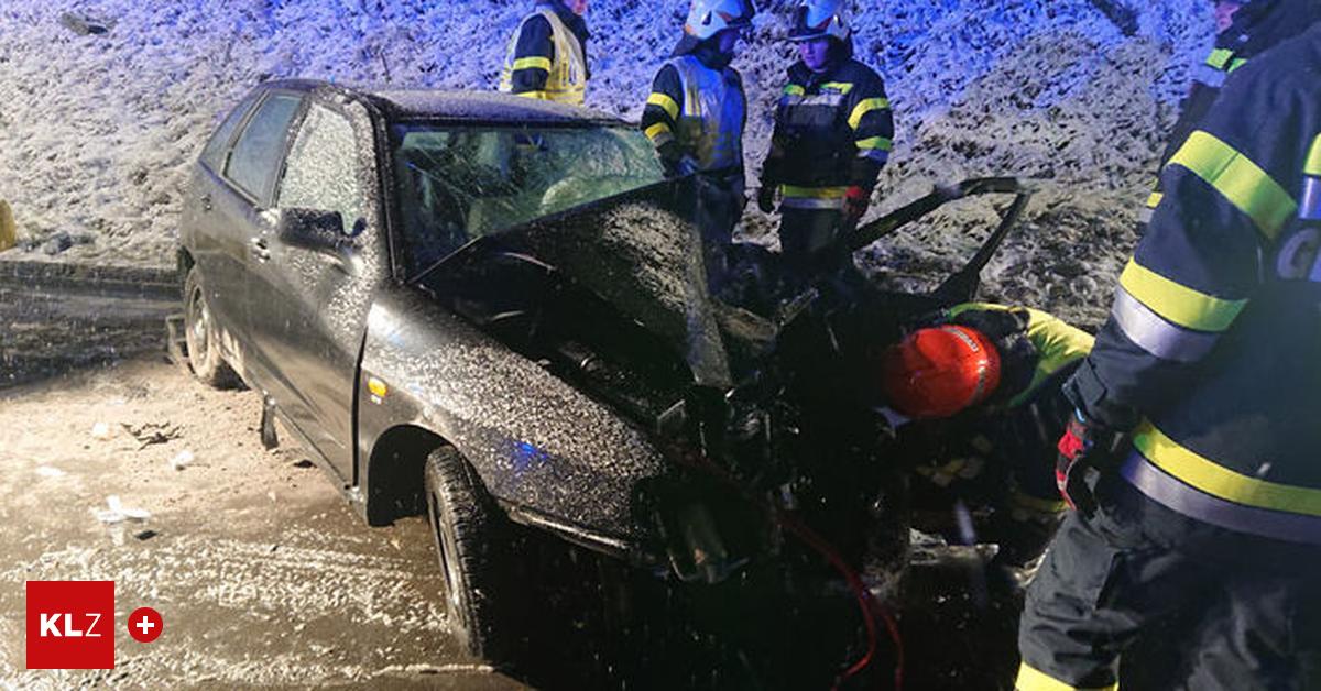 B54 war gesperrt: Zwei Verletzte bei Frontalzusammenstoß