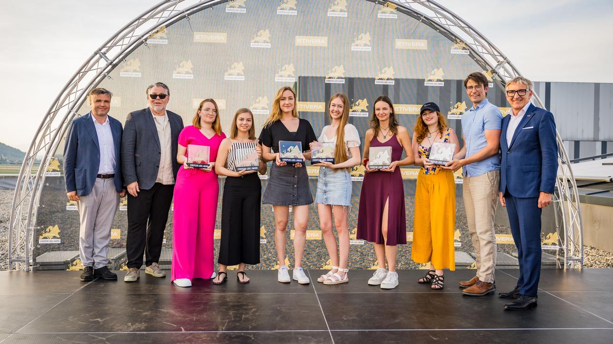 "Etivera European Label Award" | 311 Entwürfe für ein Wein-Etikett und ...