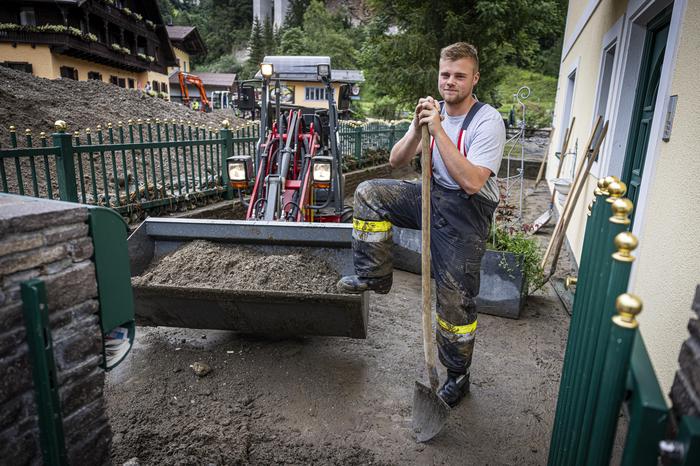 Alle helfen zusammen: „Zuerst war lautes Rumpeln zu hören, dann war das ...