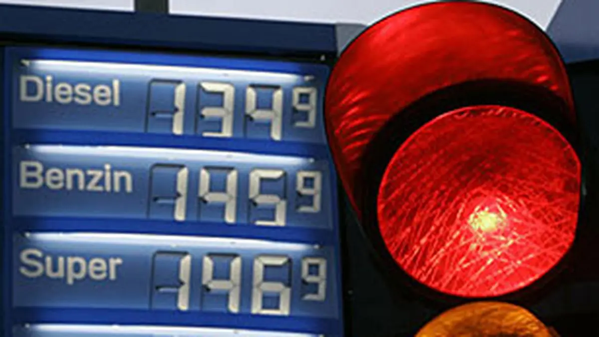 Nach Hamsterkäufen geht Tankstellen der Sprit aus