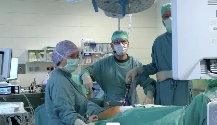 Kärntner Krankenhaus überträgt Leistenbruch-OP live in die Welt