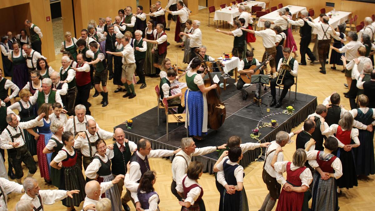 72. Volkstanzfest : Heute wird in den Kammersälen in Tracht aufgetanzt