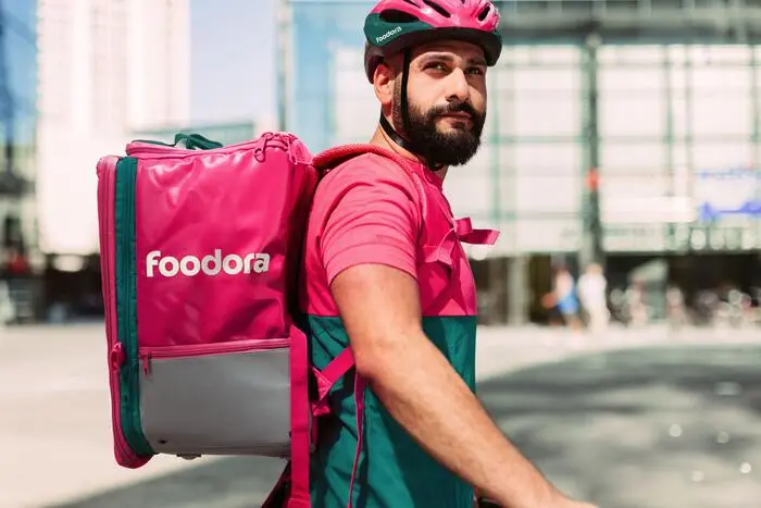 Keine KV-Einigung: „Arbeit darf nicht arm machen“: Fahrradboten liefern ...