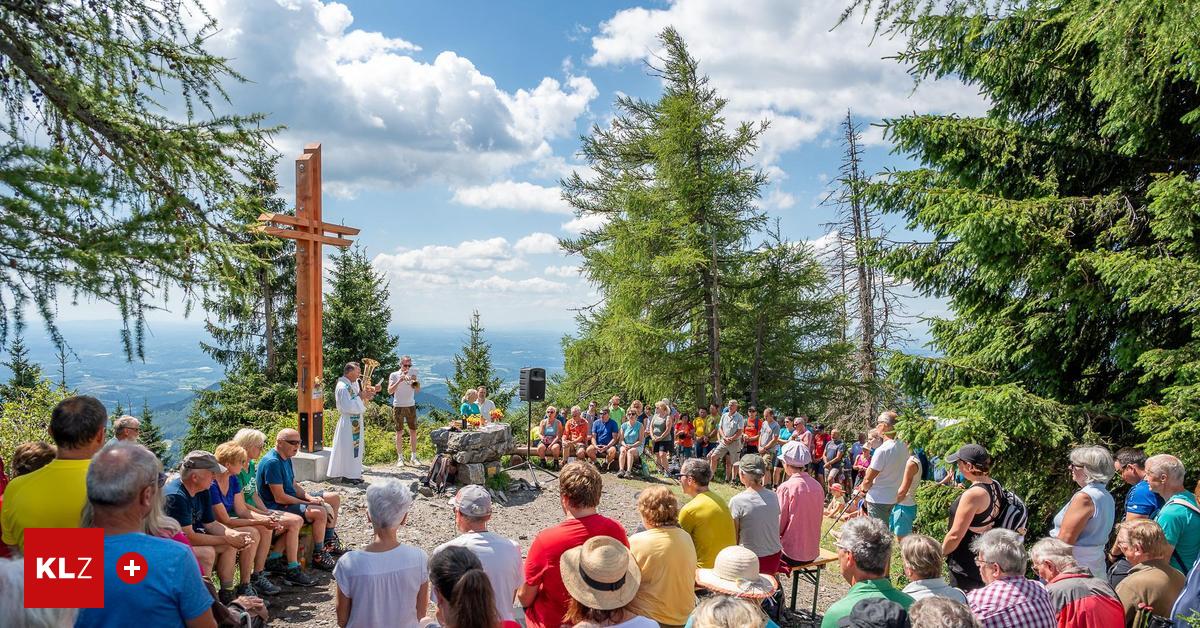 Bergmesse und Segnung: Neues Gipfelkreuz am Zetz steht nun offiziell ...