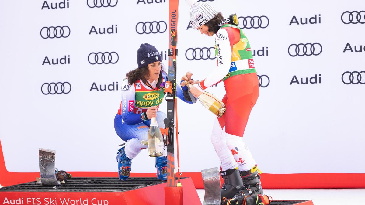 Julia Scheib: Spontane „Schreitherapie“ und komplizierte Sektdusche