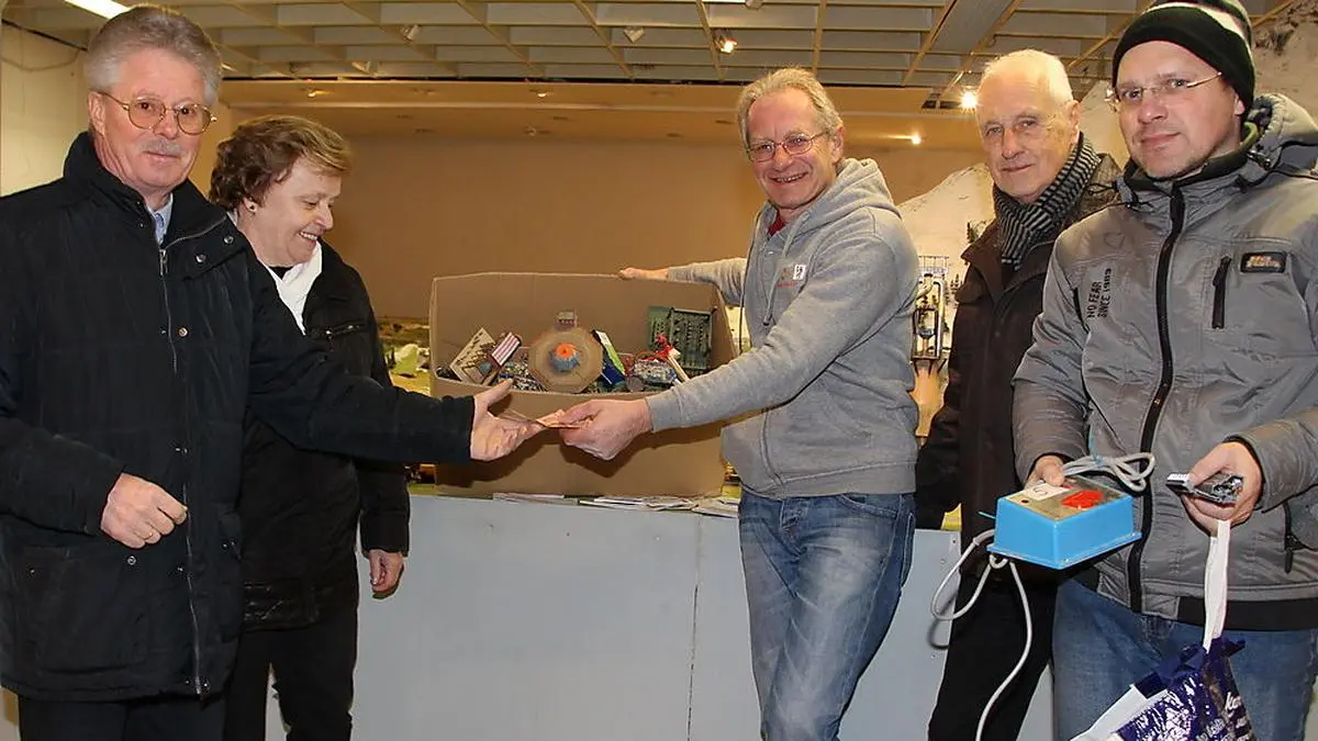 Flohmarkt in Spittal: Eisenbahn-Loks gingen weg wie warme Semmeln