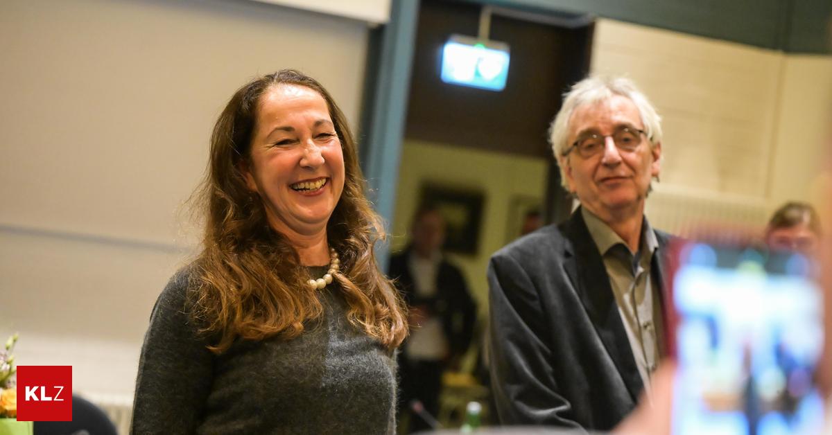 Vier Wochen nach Folter: Iris Stalzer als Bürgermeisterin vereidigt