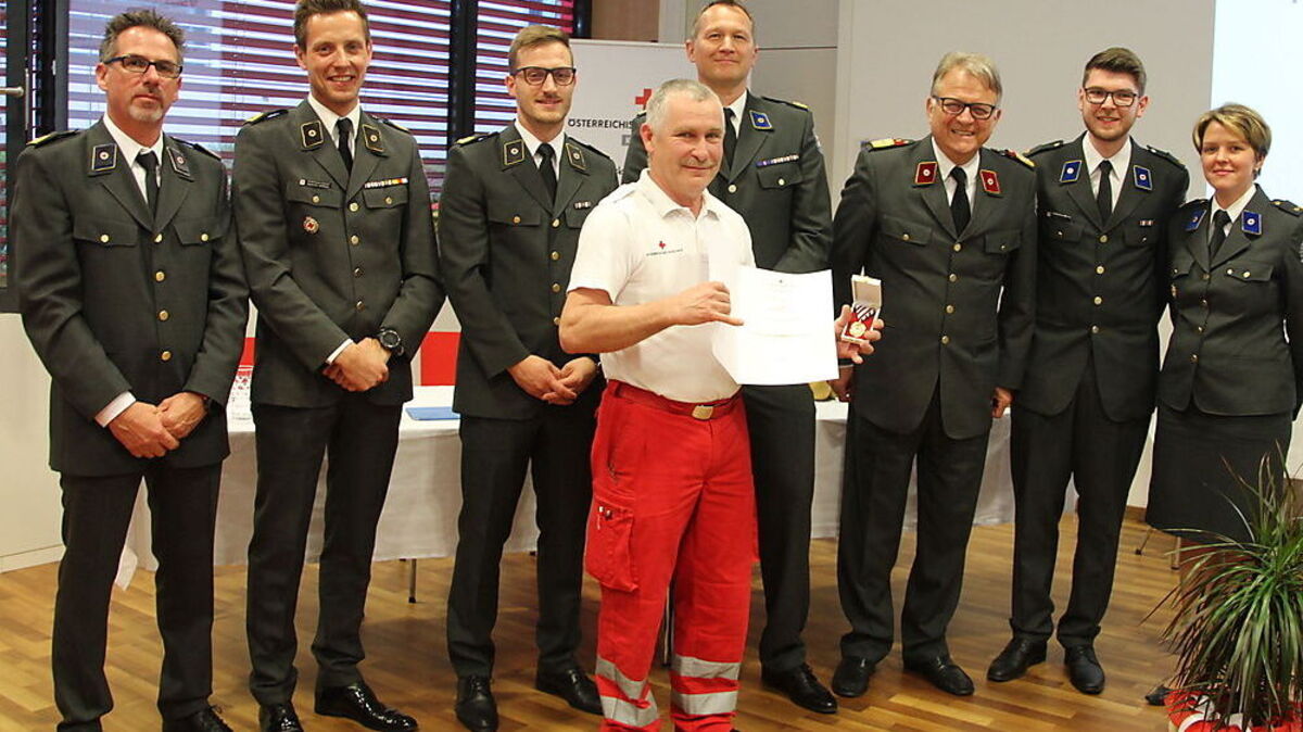 Wolfsberg: Rotes Kreuz ehrte und beförderte Mitarbeiter