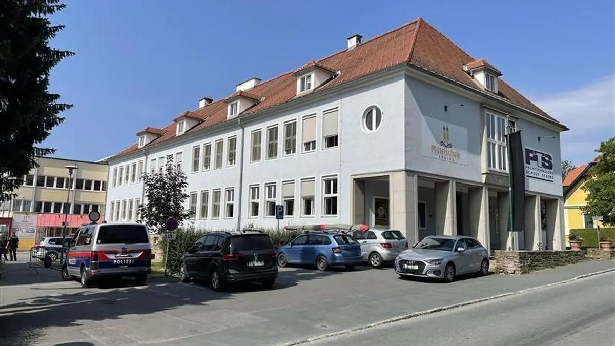 Polizei vor Ort: Amoklaufdrohung: drei Schulen in Stainz evakuiert