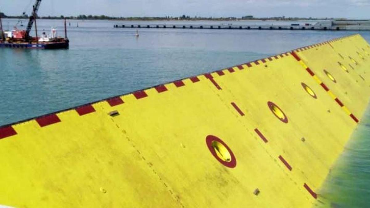 Flut-Barriere gegen Hochwasser | Im tiefen Labyrinth des Mose-Systems ...