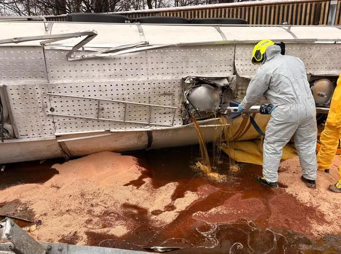 Öl ausgelaufen: Stundenlanger Einsatz nach Unfall auf A2