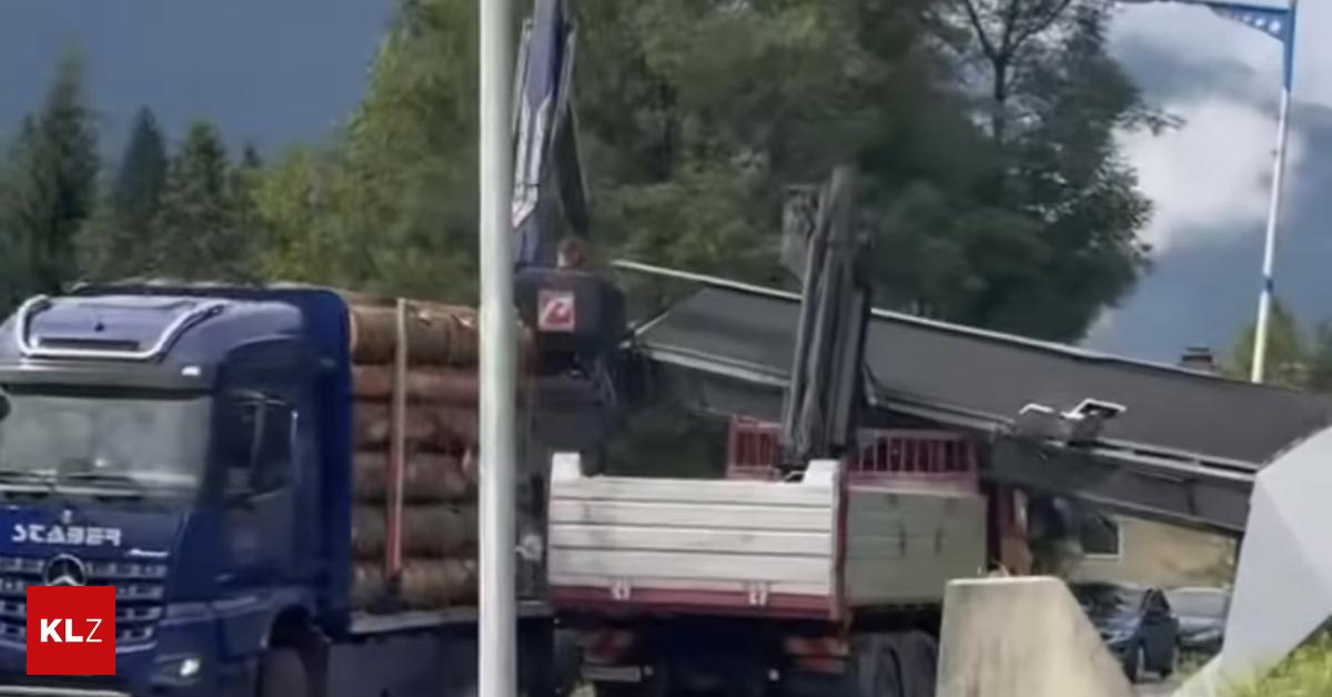 Glück im Unglück: Lkw kollidiert mit Überkopftafel und reißt sie mit