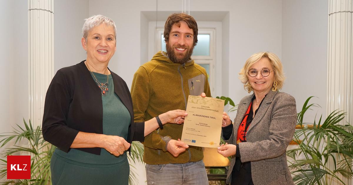 Klimabündnis | Zum Jubiläum gab es einen Apfelbaum für die Lienzer