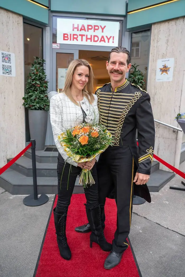 Auf ATV: 15.000 Euro für Simone Lugner als „Almresi“