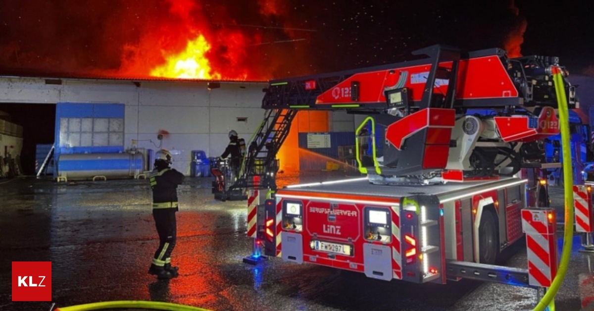 Linz: Großbrand in Lagerhalle in Linzer Recyclingunternehmen